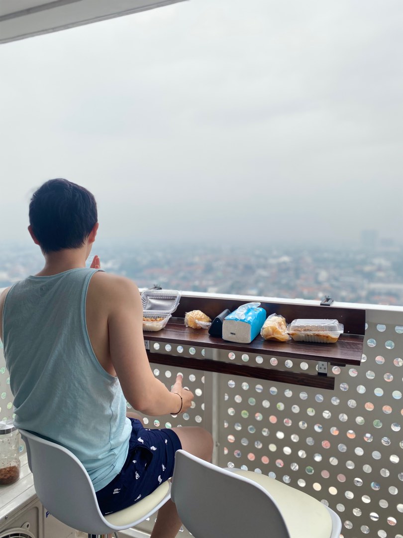 Meja gantung balkon, Perabotan Rumah di Carousell