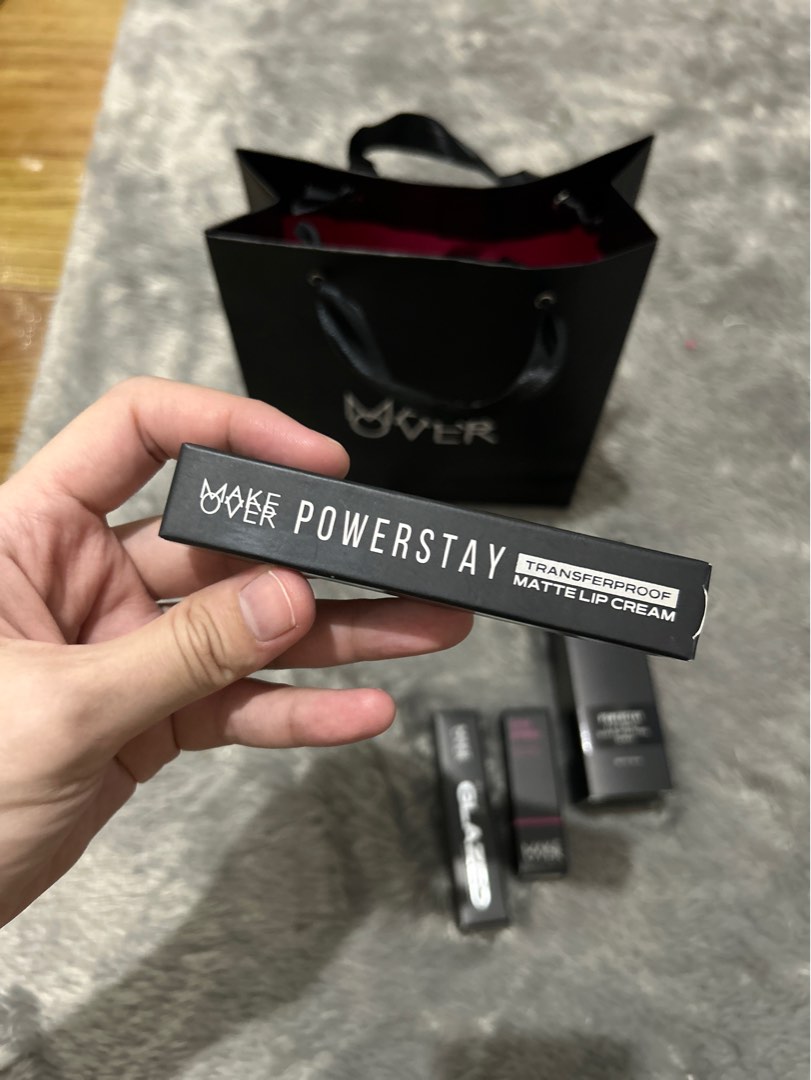 NEW makeover powerstay transferproof, Kesehatan & Kecantikan, Rias ...