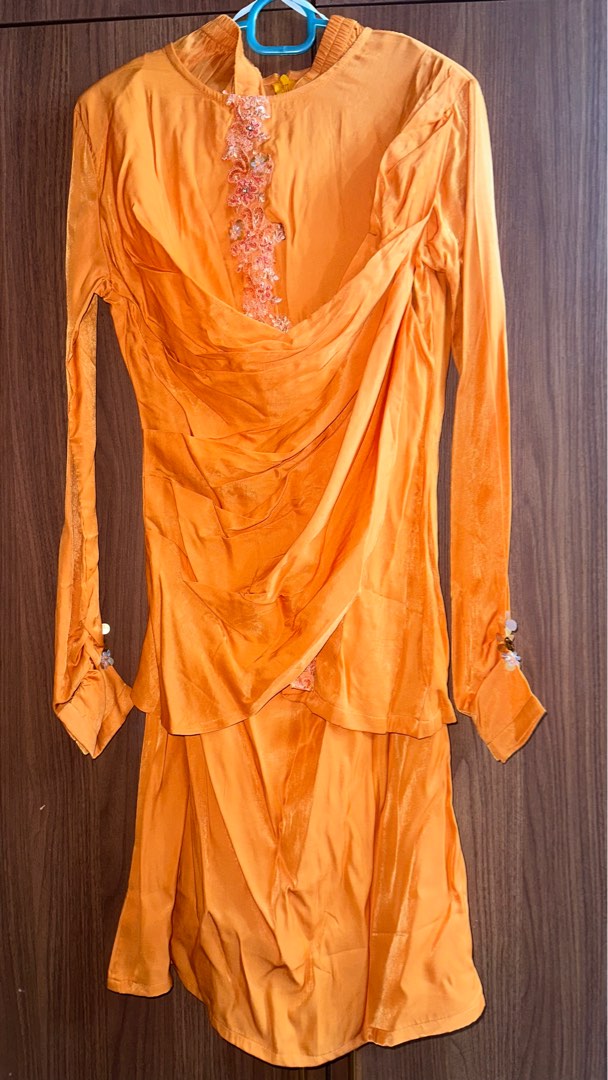NEW UNWORN Baju Raya in Orange, Women's Fashion, Muslimah Fashion, Baju ...