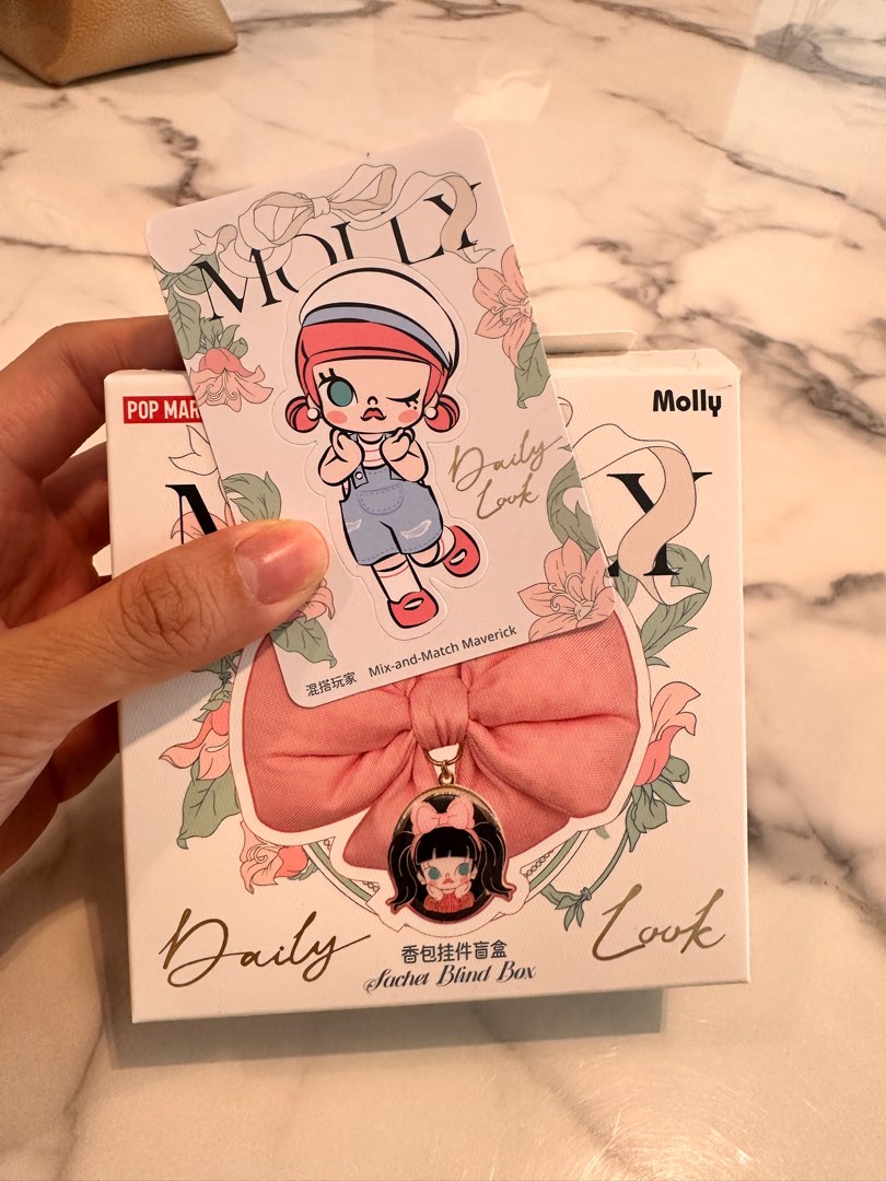 popmart Molly daily look scahet blind box, Hobbies & Toys, Toys & Games ...