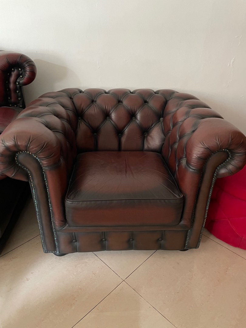 Sofa single chesterfield bahan kulit sapi maroon black nyaman ...