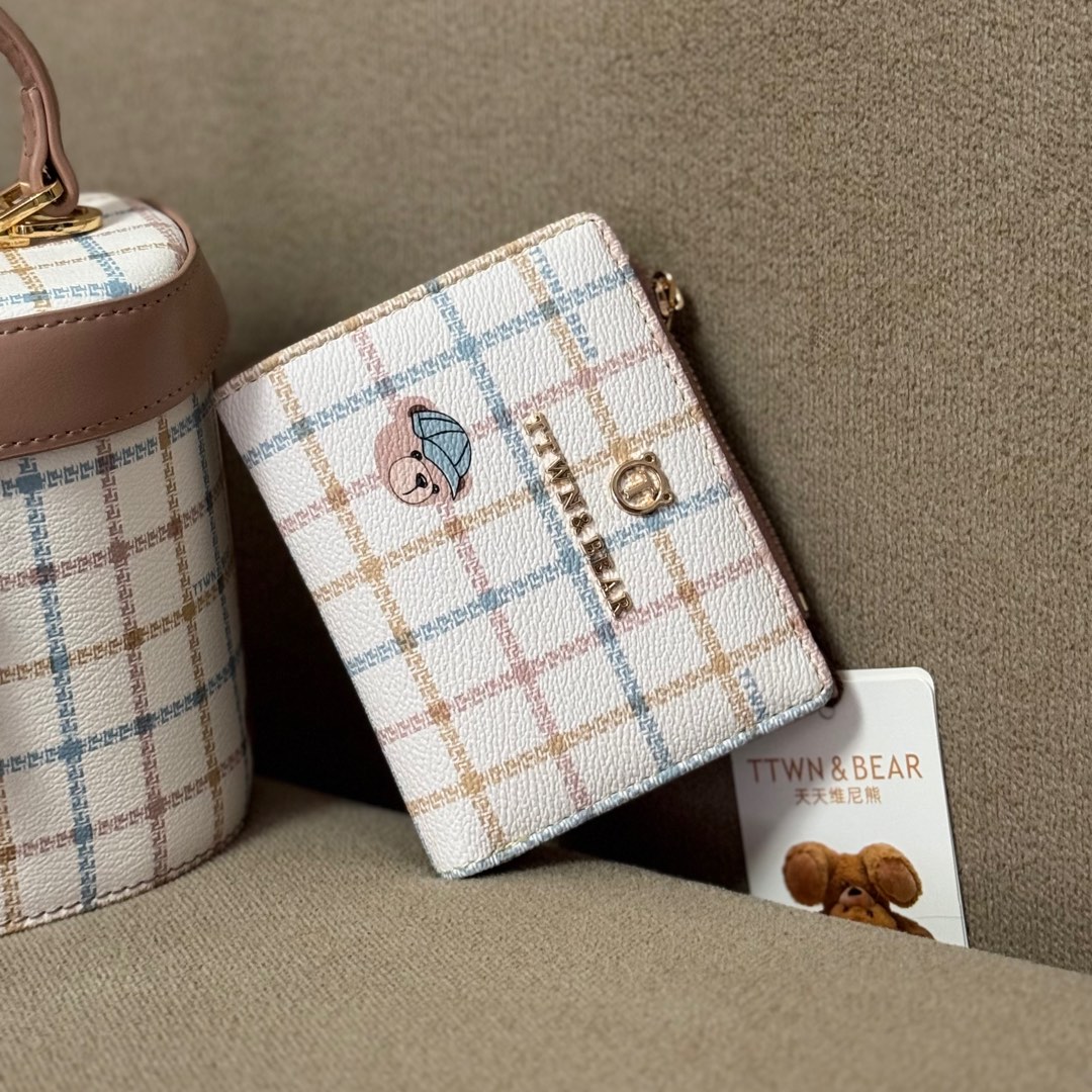 TTWN Bear Small Bifold Wallet, Women's Fashion, Bags & Wallets, Wallets ...