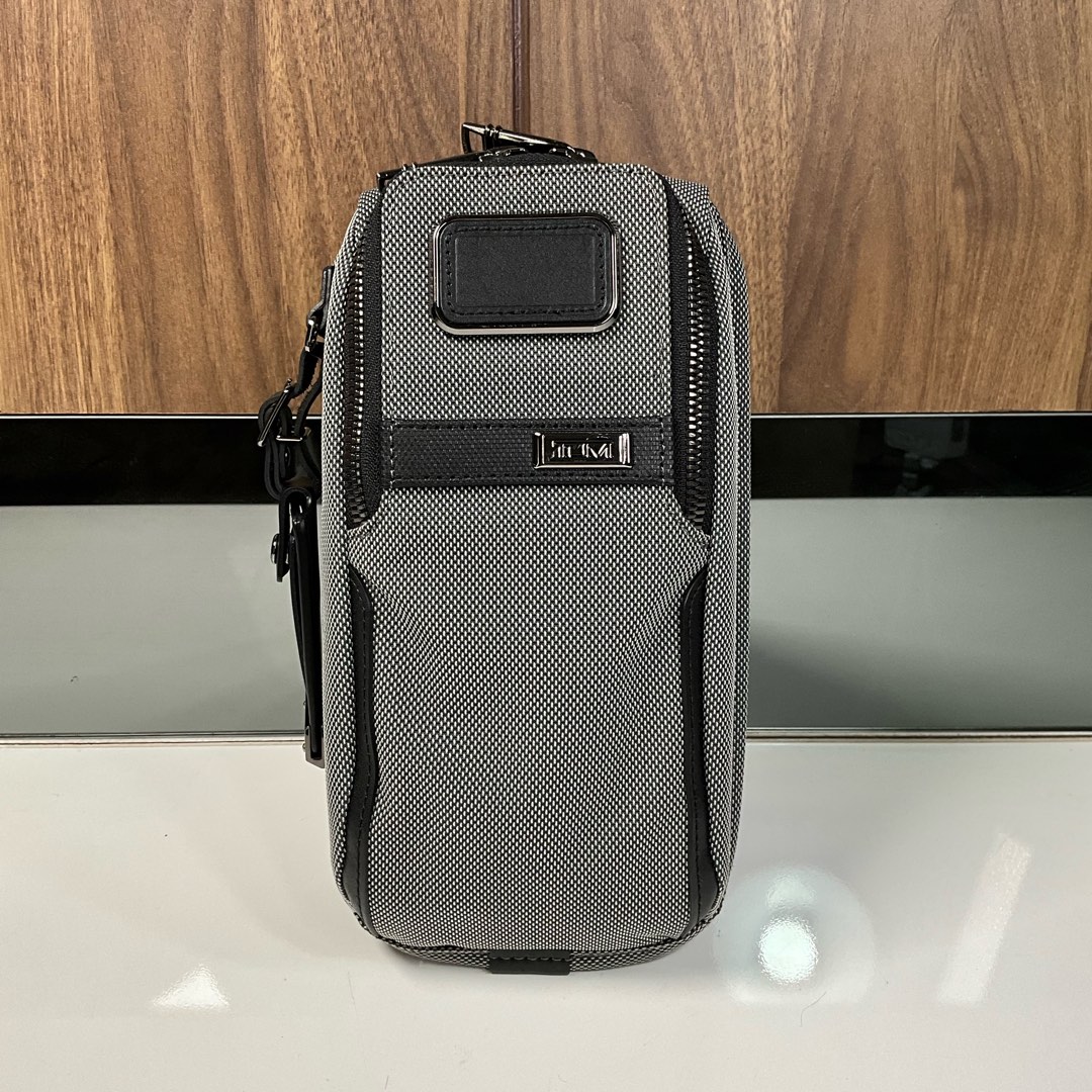 Tumi Alpha Compact Sling, Fesyen Pria, Tas & Dompet , Tas Selempang di ...