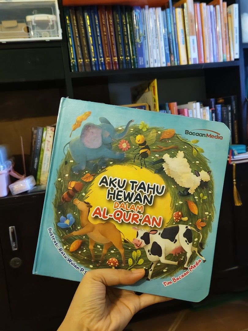 Board book buku anak islami baru (segel) Aku Tahu Hewan dalam Al-Quran, Buku & Alat Tulis, Buku ...