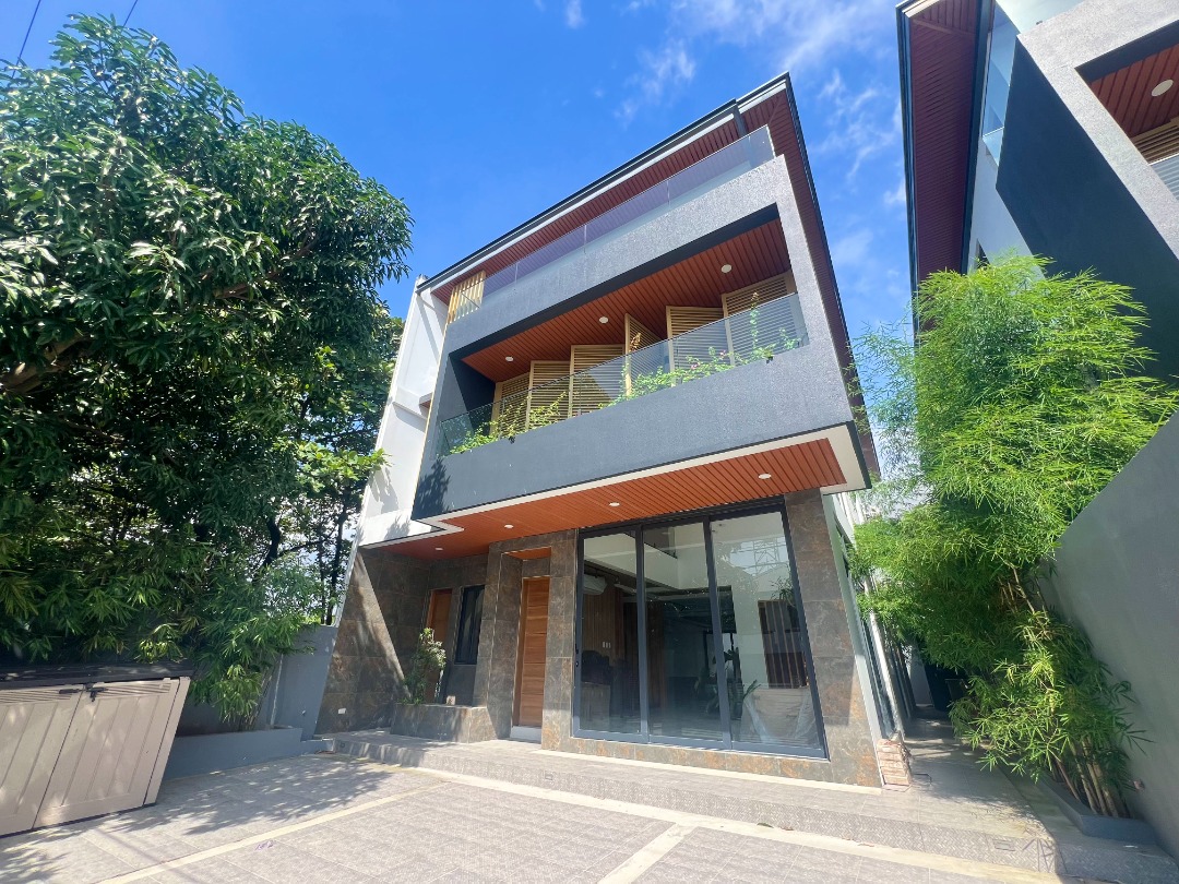 Brand New 7 Bedroom House and Lot with Swimming Pool in Multinational ...