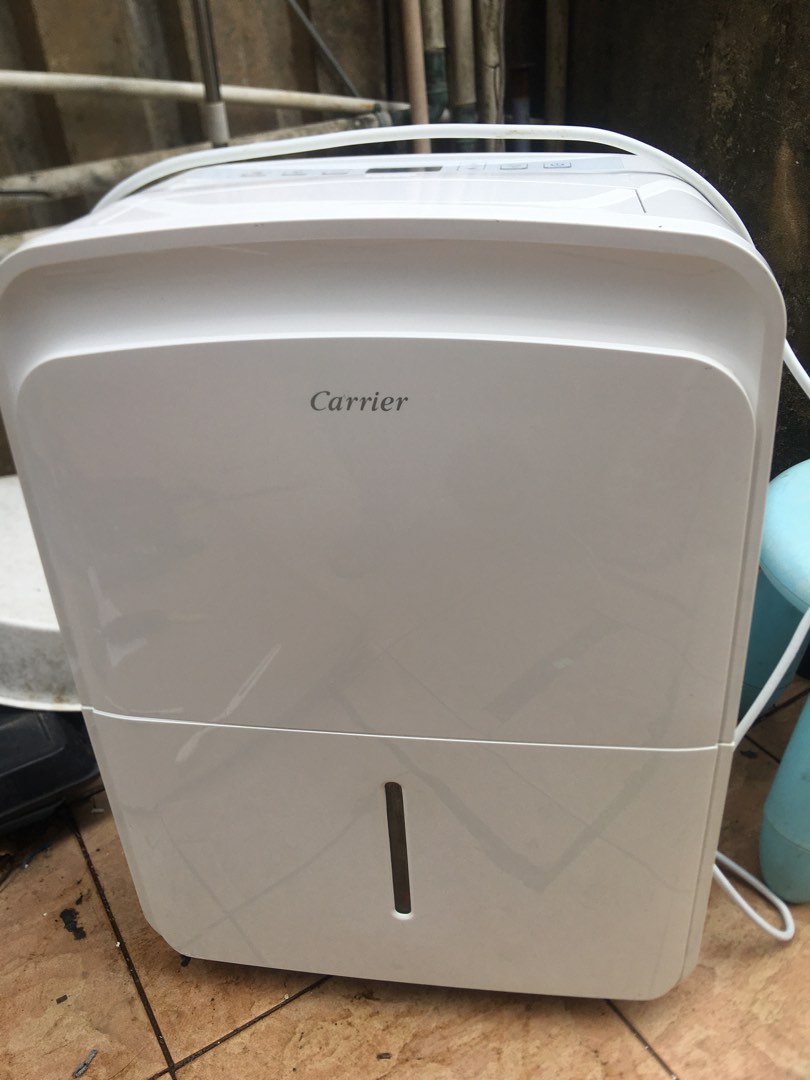 Carrier dehumidifier 26L/day already cleaning inside good condition Sai ...