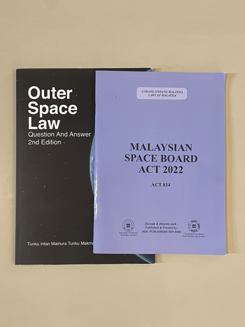 COMBO - Outer Space Law / Malaysian Space Board Act / Treaties, Hobbies ...