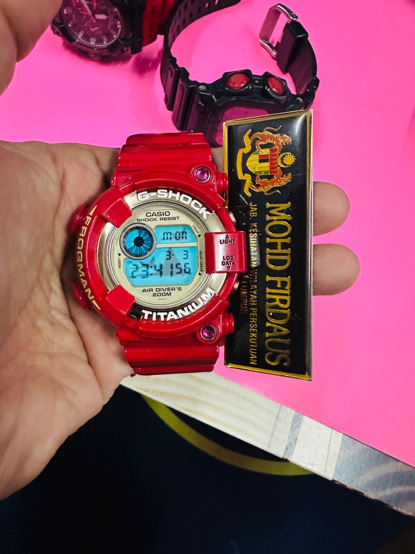 DW8201 hc gold bnb 30th anniversary + ruby, Men's Fashion, Watches ...