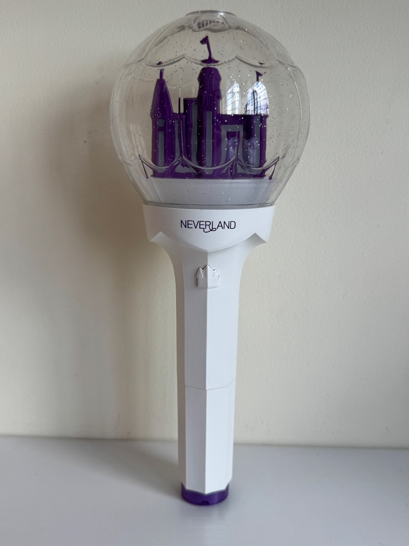 gidle unofficial display lightstick, Hobbies & Toys, Memorabilia ...