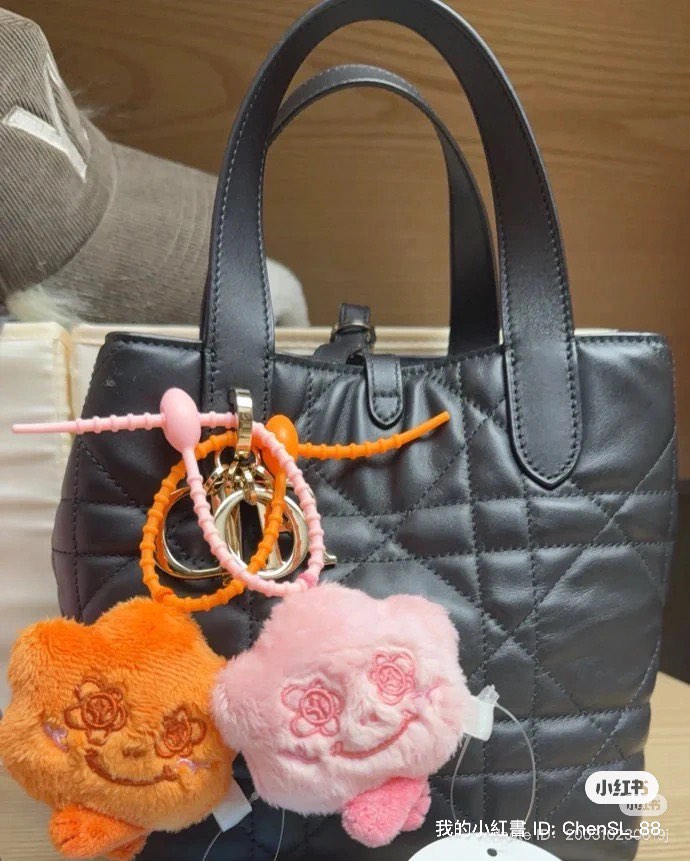 jisoo shumon orange, Hobbies & Toys, Toys & Games on Carousell