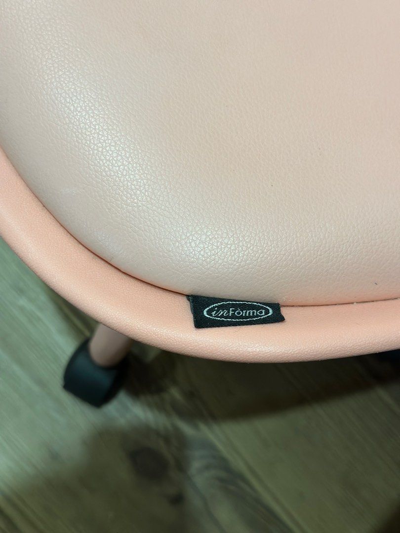 Kursi informa pink, Perabotan Rumah di Carousell