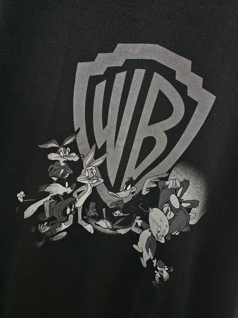 Looney Tunes WB Tee, Men's Fashion, Tops & Sets, Tshirts & Polo Shirts ...