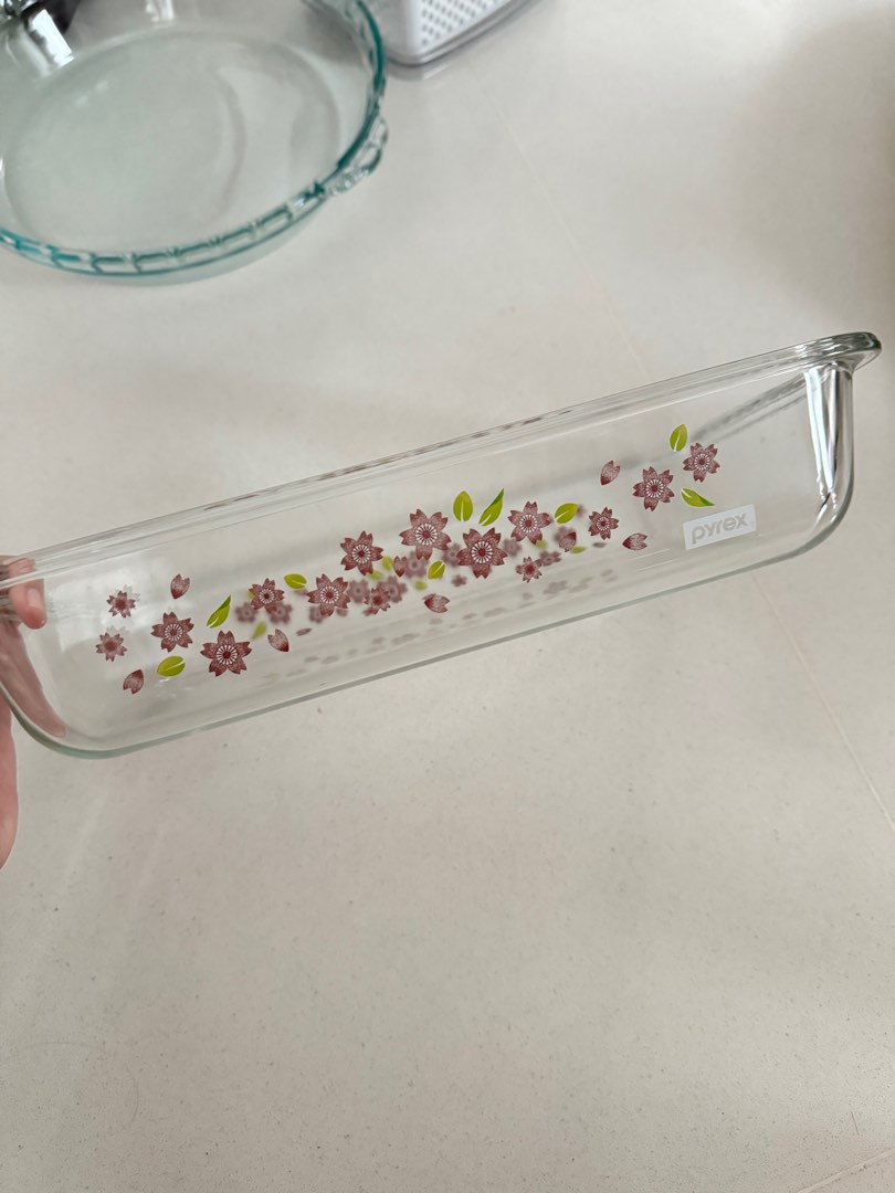 Pyrex tray, Everything Else on Carousell