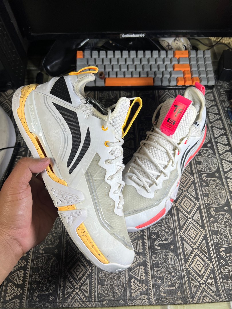 SEPATU BADMINTON LI-NING SAGA 2 PRO/GROUND FLYING 2 PRO WHITE ORANGE ...