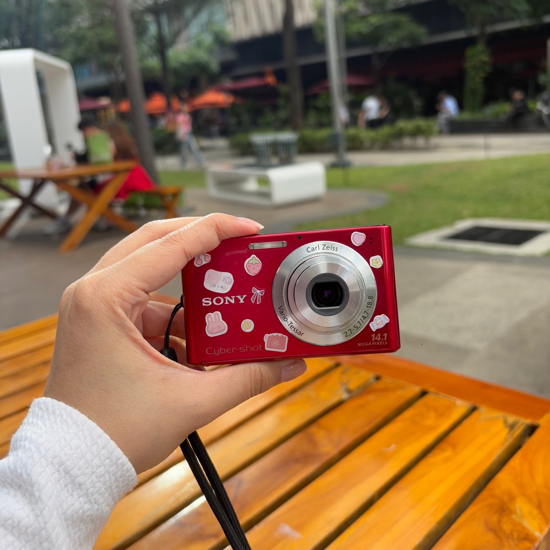 Sony cybershot dsc w330, Photography, Cameras on Carousell