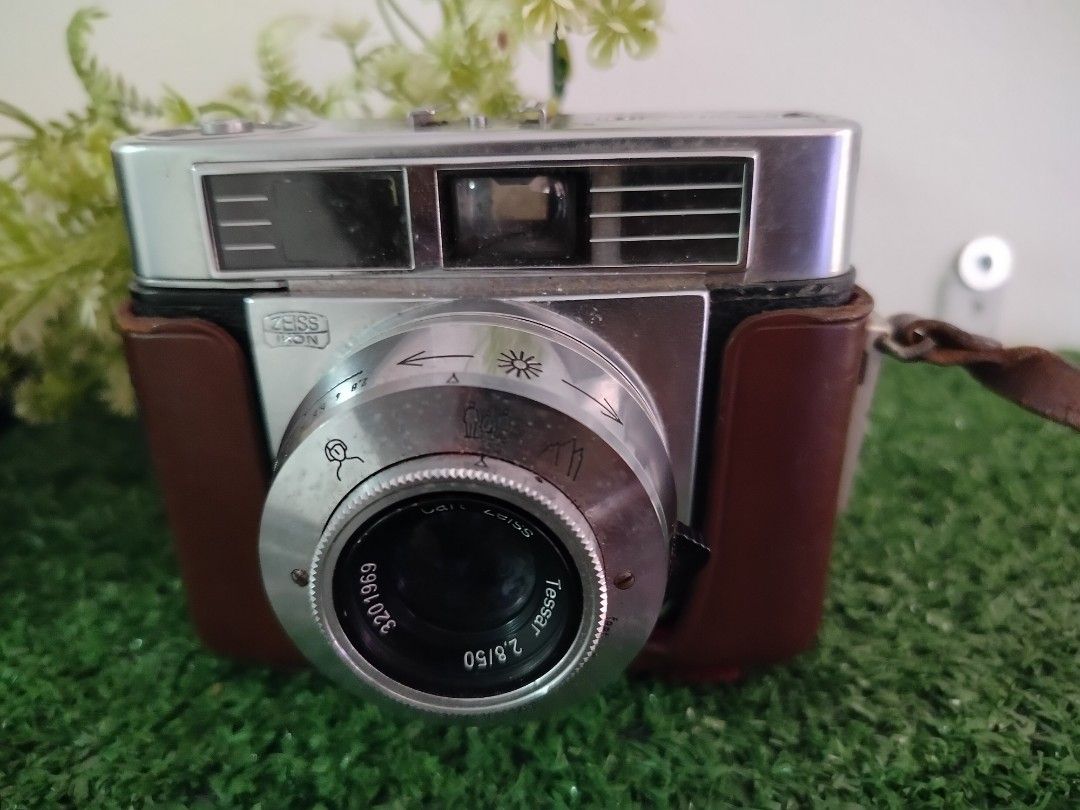 vintage Zeiss Ikon camera, produced in the late 1930s mad in Germany ...