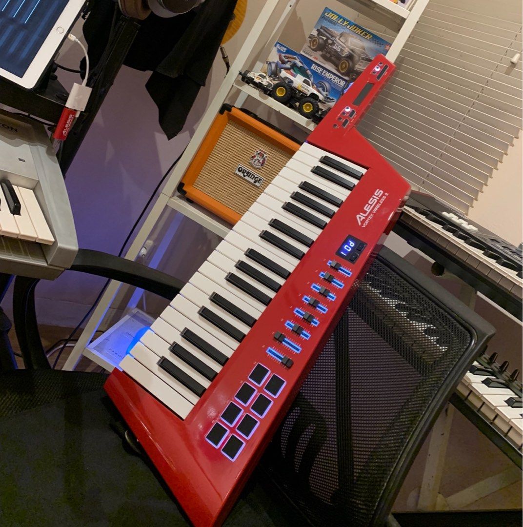 Alesis VORTEX WIRELESS 2 USB/MIDI Keytar Controller Red MULUS FULL SET, Musik & Media, Alat di ...