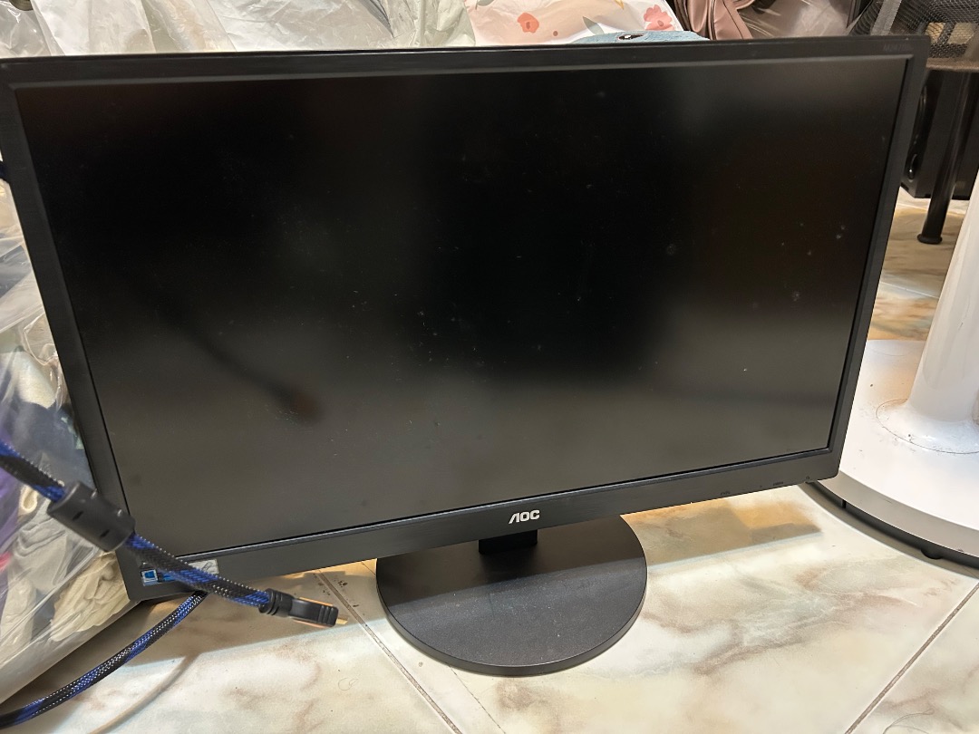 AOC 24 吋 M2470sw 兩台, 電腦及科技產品, 電腦周邊產品, LCD 螢幕在旋轉拍賣