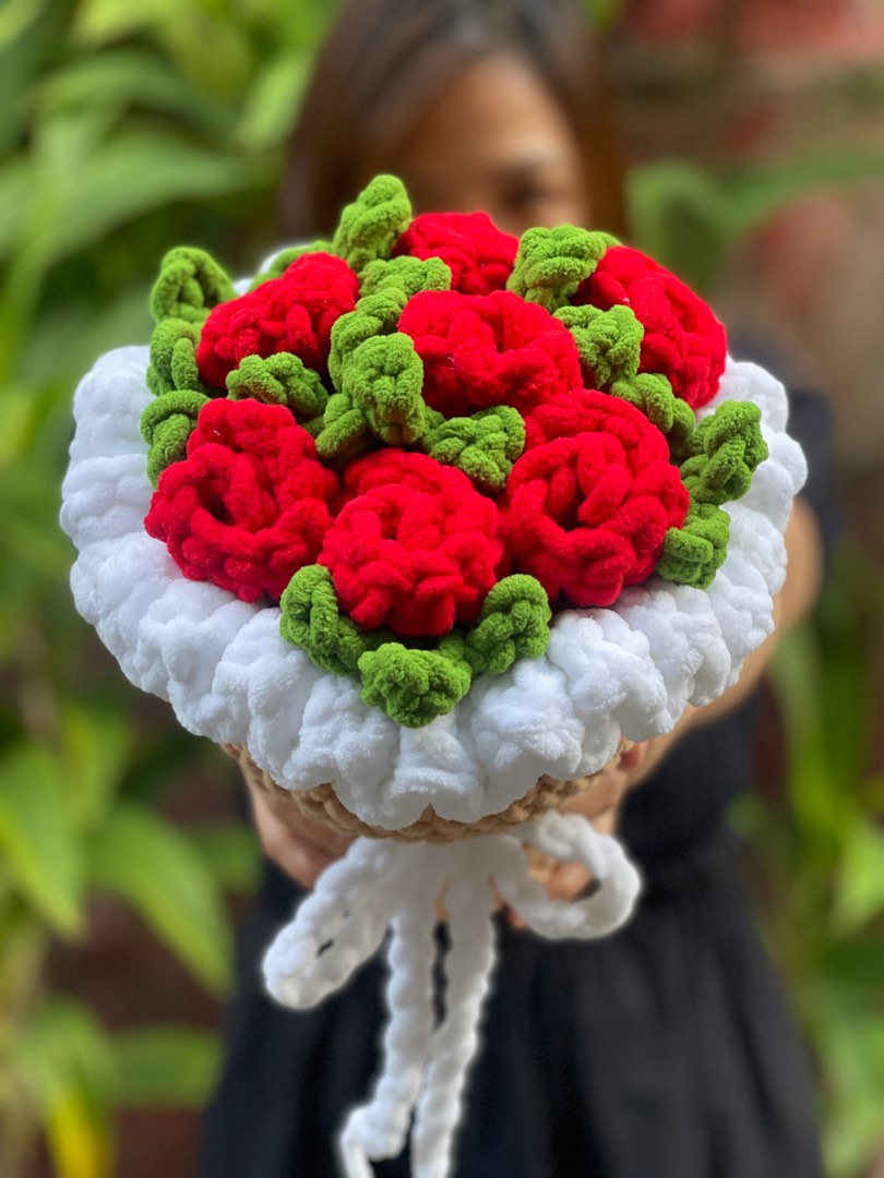 CHUNKY CROCHET FLOWER BOUQUETS, Hobbies & Toys, Stationary & Craft ...
