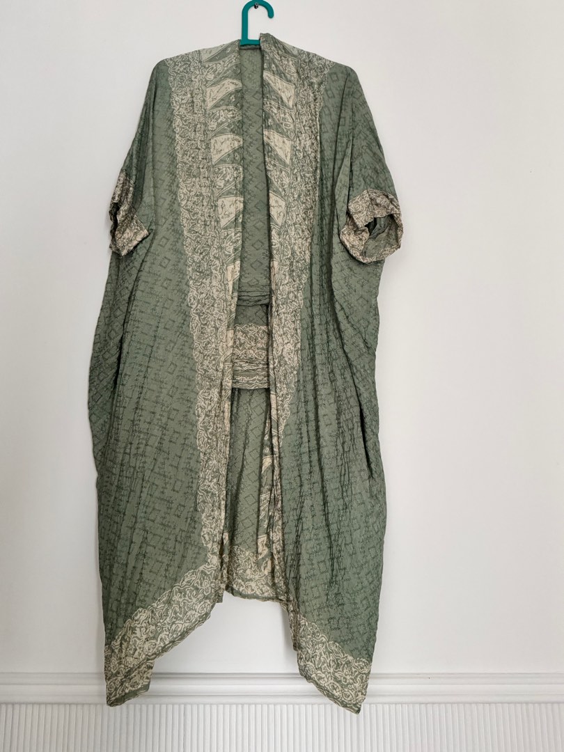 Corak batik set, Women's Fashion, Dresses & Sets, Traditional & Ethnic ...
