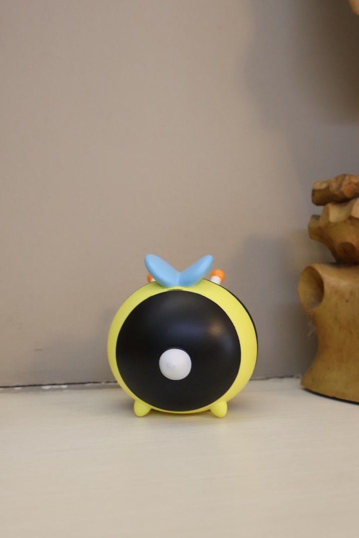 Crayon Shin Chan Bee, Hobbies & Toys, Toys & Games on Carousell