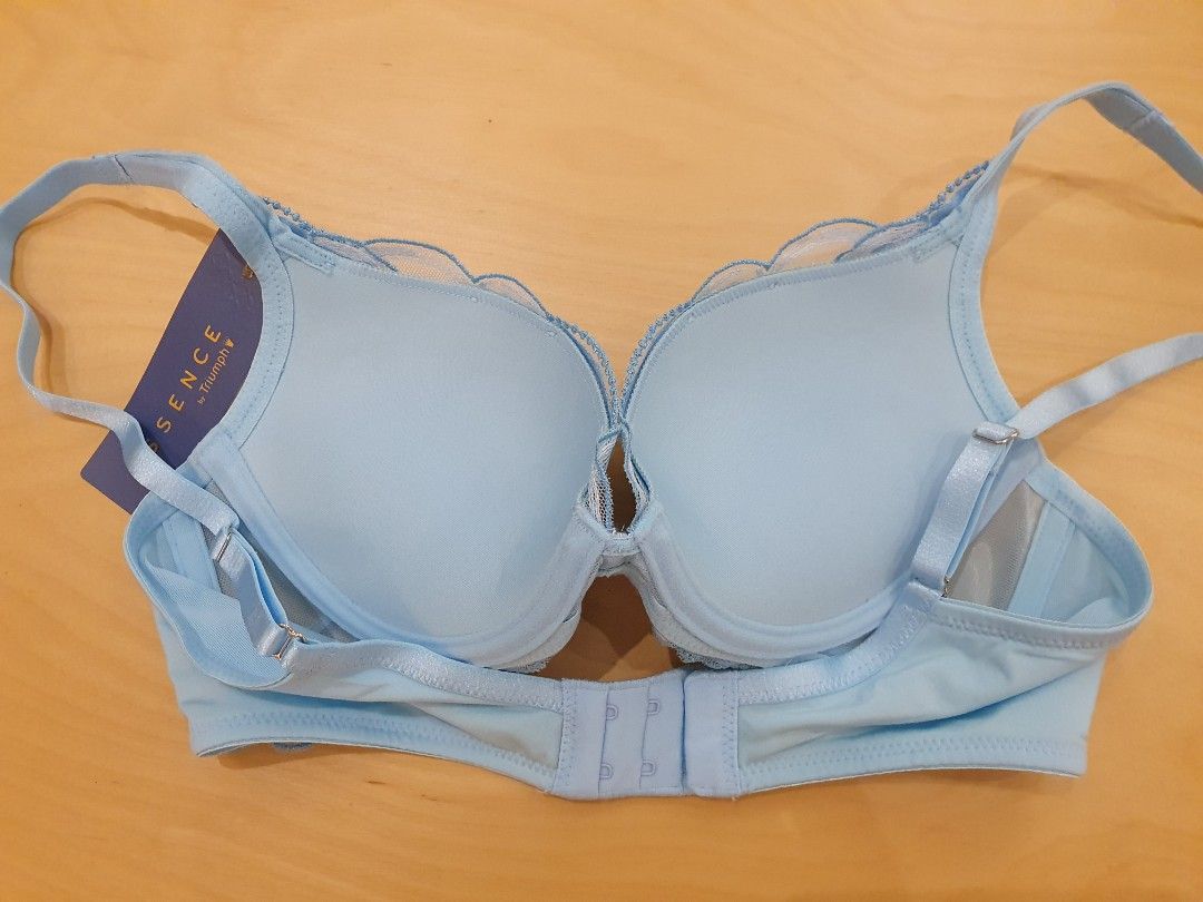 [D10] Triumph Essence Bra 70B / 32B, Women's Fashion, New Undergarments & Loungewear on Carousell
