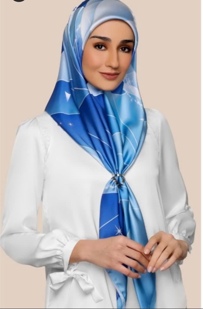 Disney X Duck - Cinderella Square, Women's Fashion, Muslimah Fashion ...