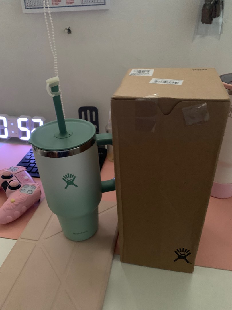 Hydroflask matcha ombre, Furniture & Home Living, Kitchenware ...