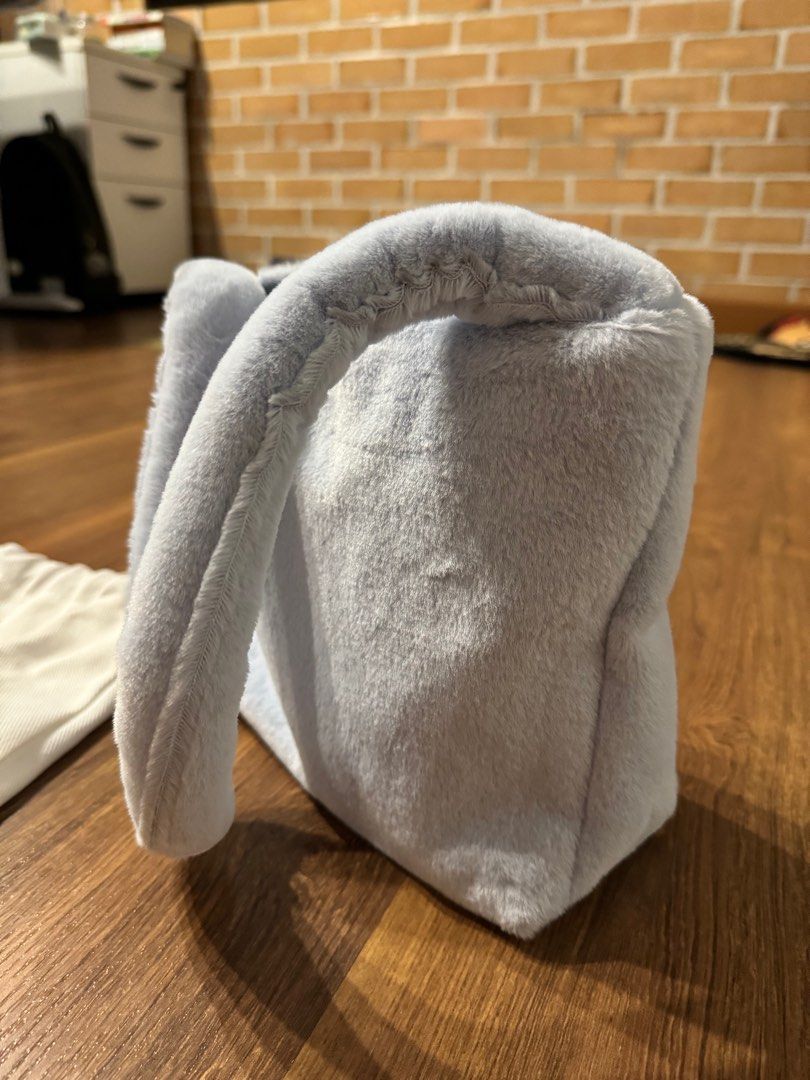 Innisfree x Cream Couch Limited Edition Fluffy Bag, Women's Fashion ...