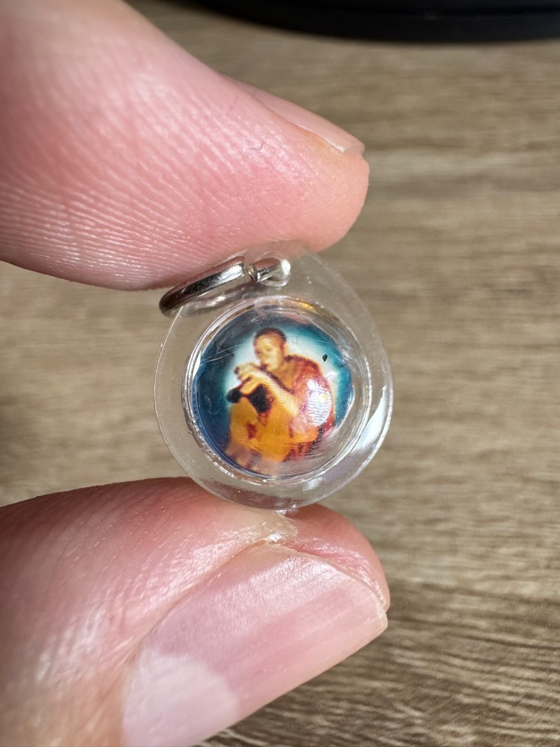 Luang Phor Koon Loop Tai & Gold Foil Loop Om (2535), Hobbies & Toys ...