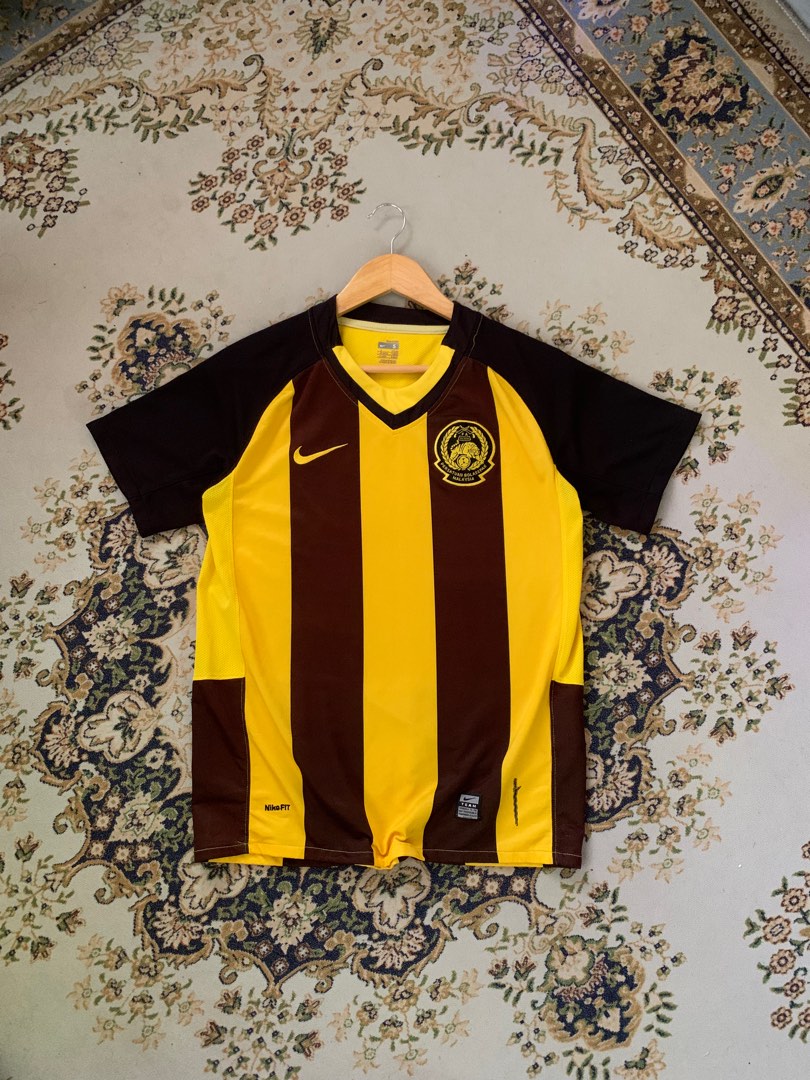 MALAYSIA RETRO ( SM ), Men's Fashion, Activewear on Carousell