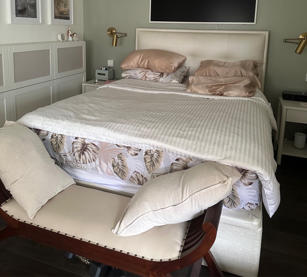 Sealy Posturepedic Back Saver with Heritage Pillowtop + bed frame with ...