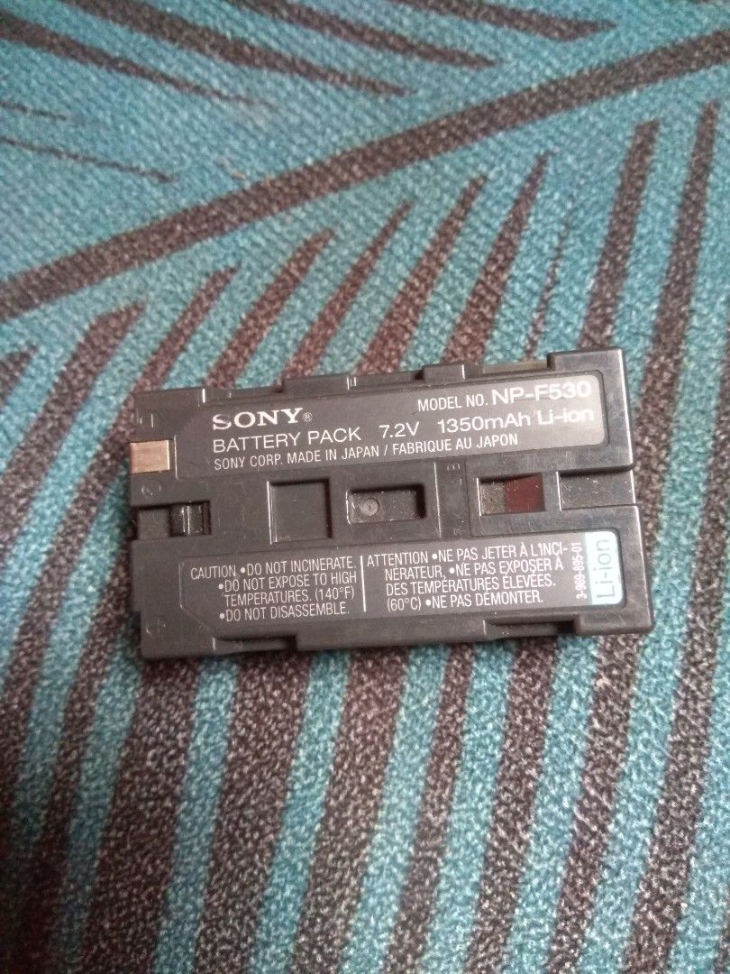 Sony camera battery, Everything Else, Others on Carousell