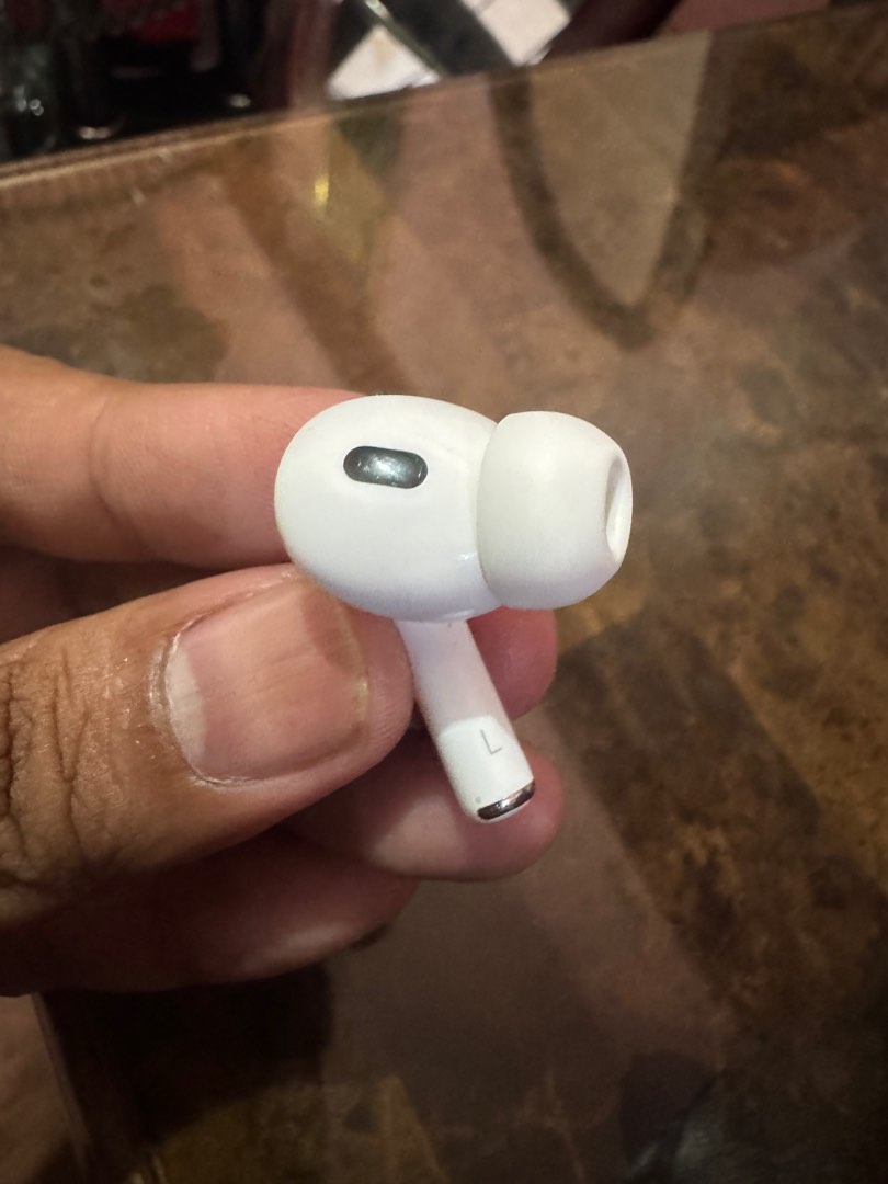 AirPods Pro Gen 2 left buds only Ligthning version, Audio, Earphones on ...