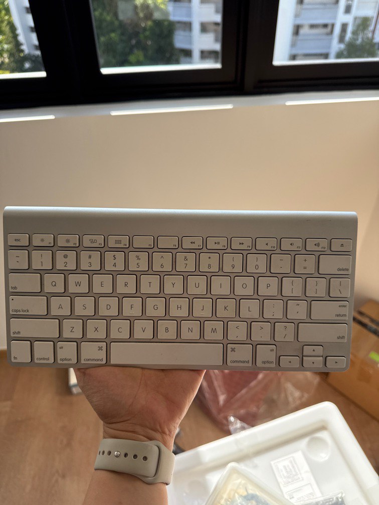 Authentic Apple Bluetooth keyboard - battery powered, Computers & Tech ...