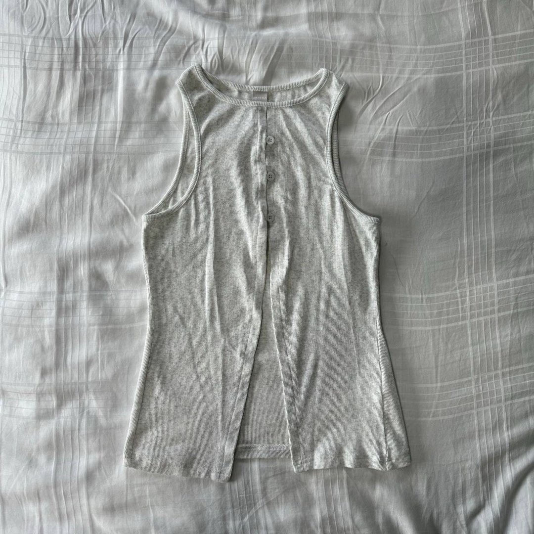 buttoned half tank, Women's Fashion, Tops, Sleeveless on Carousell