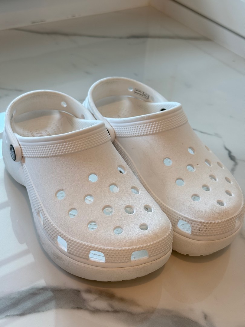 Crocs, Women's Fashion, Footwear, Sandals on Carousell