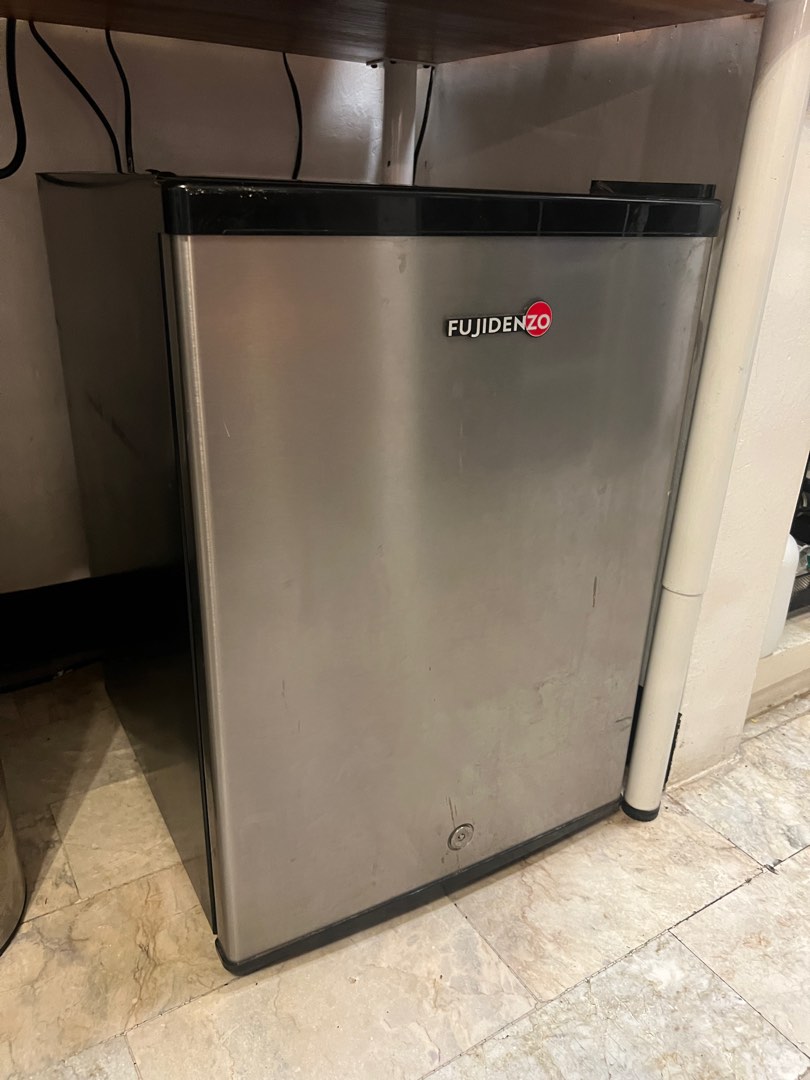 (DEFECTIVE) Fujidenzo Personal Mini Fridge 3.0 cu ft, TV & Home ...
