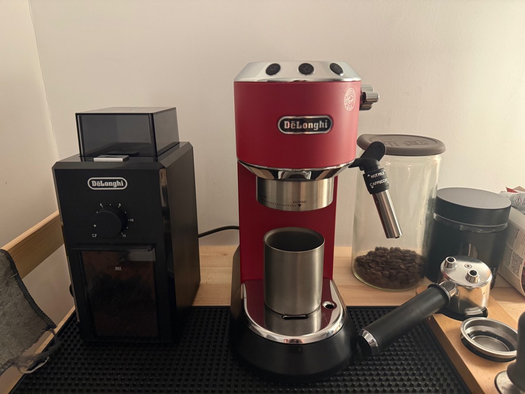 Delonghi EC685R DEDICA 15-Bar Pump Espresso Machine Coffee Maker (RED ...