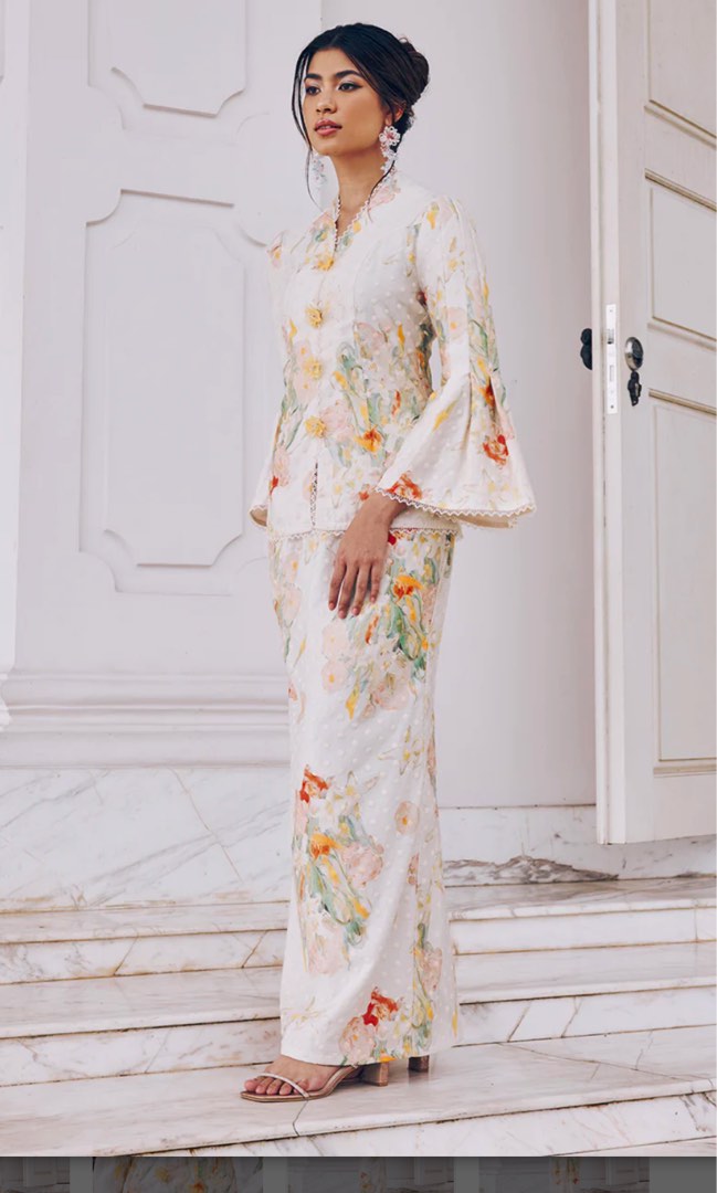 Innai Red 2025 Collection - Sabrina, Women's Fashion, Muslimah Fashion ...