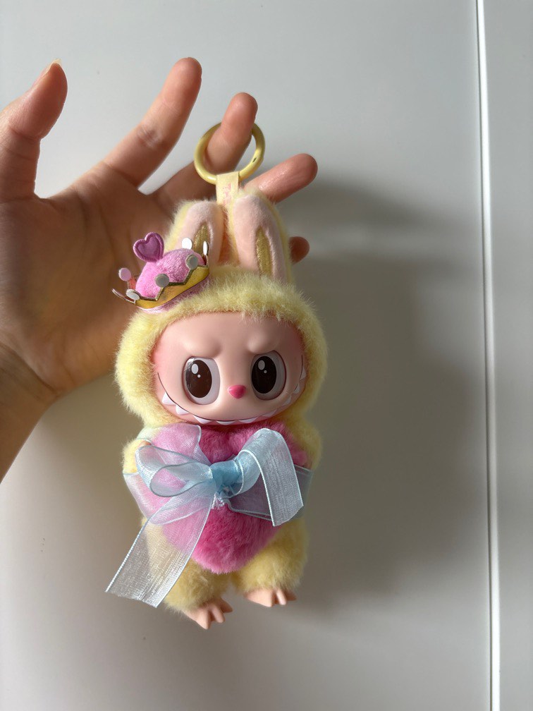 Labubu limited edition, 興趣及遊戲, 玩具 & 遊戲類 - Carousell