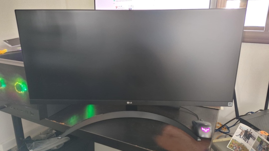 LG 29WP500-B 29" 21:9 UltraWide™ Full HD IPS Monitor with AMD FreeSync ...