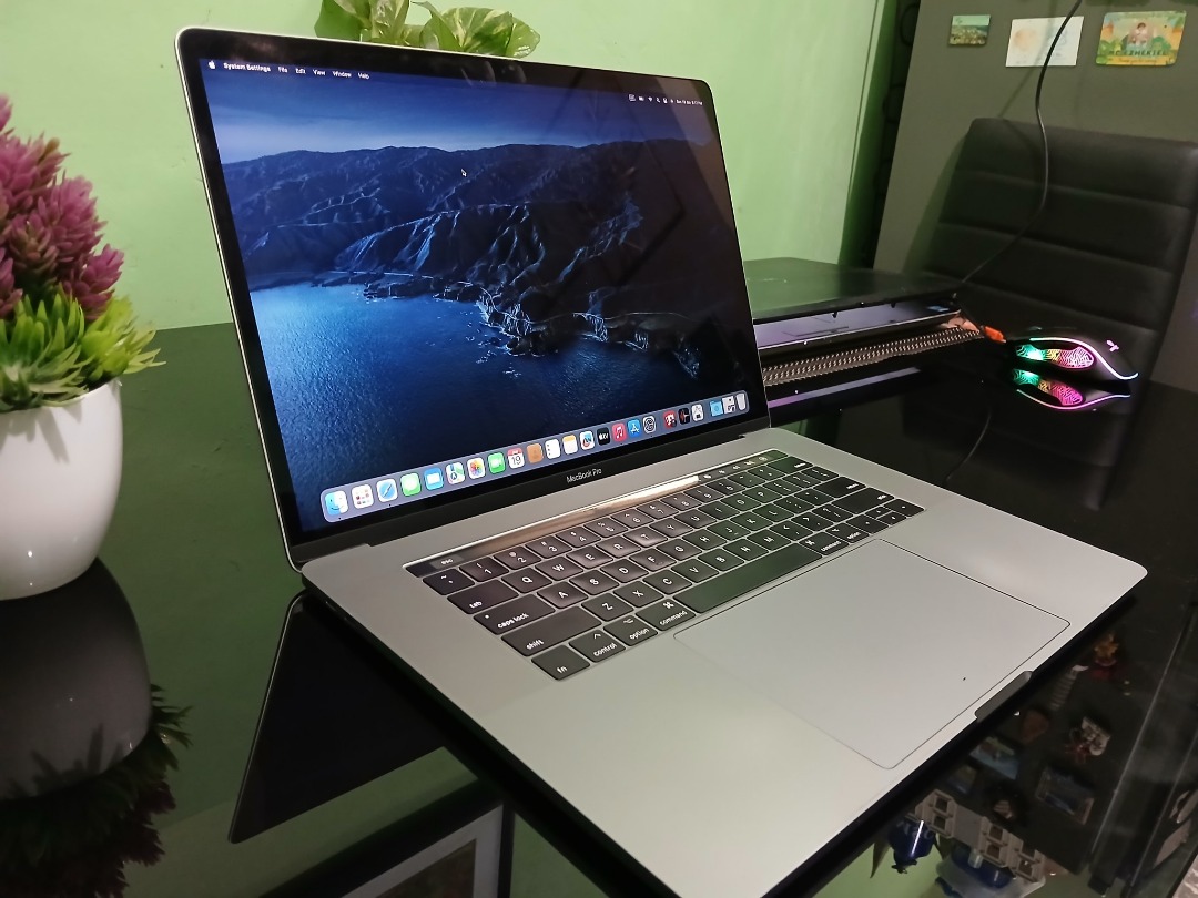 Macbook Pro i7 (2017) Apple Touchbar 15 Inch 16GB /512ssd, Computers ...