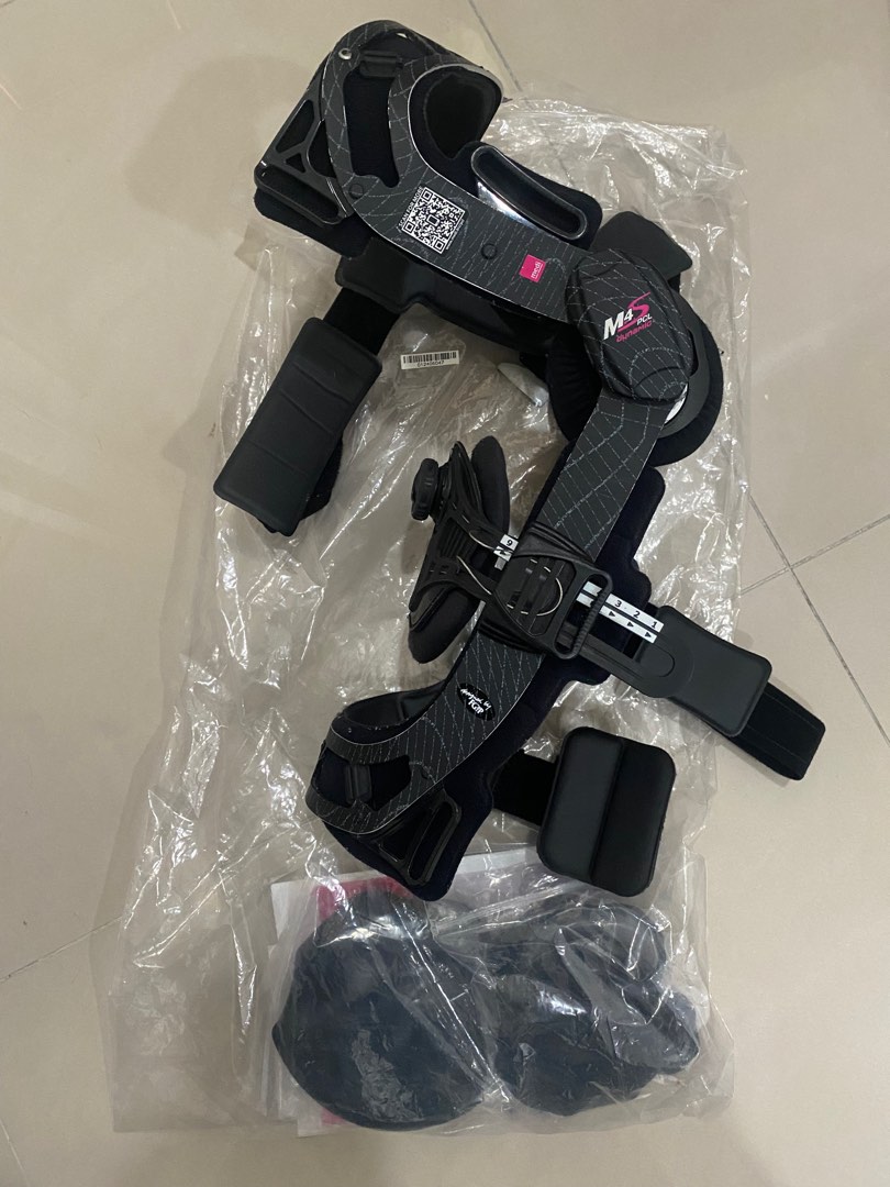 MEDI PCL Knee Brace (Right), Sports Equipment, Other Sports Equipment ...
