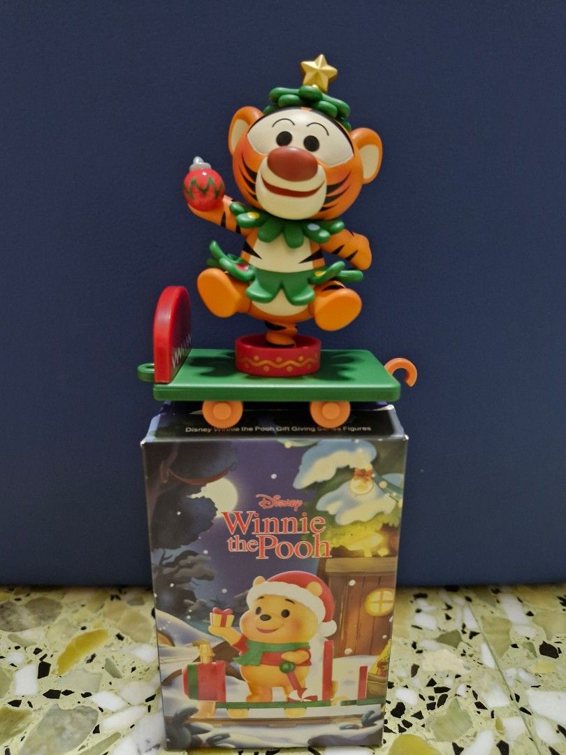 Popmart x Winnie the Pooh - Tigger Christmas Tree / Bow Garland ...