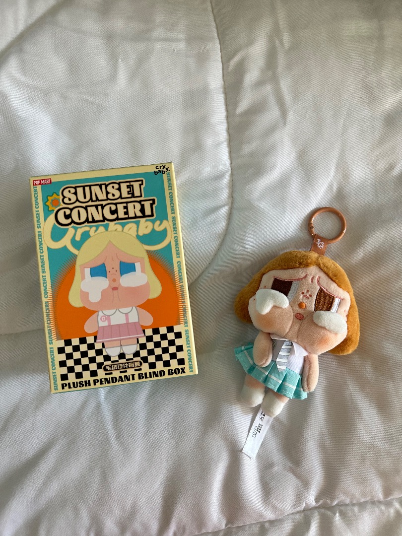 POPMART: Beige Blue sunset concert crybaby plush pendant, Hobbies ...