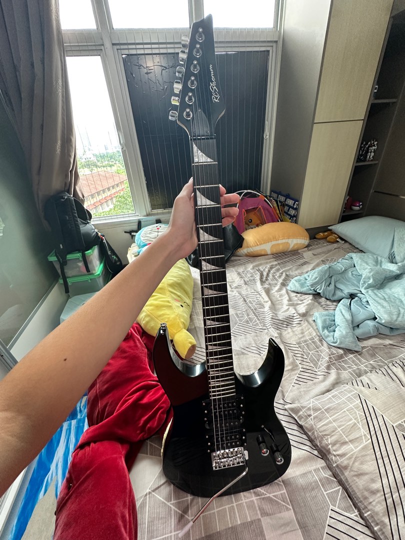 RC Stromm kg19 electric guitar( with free amp and pedal), Hobbies ...