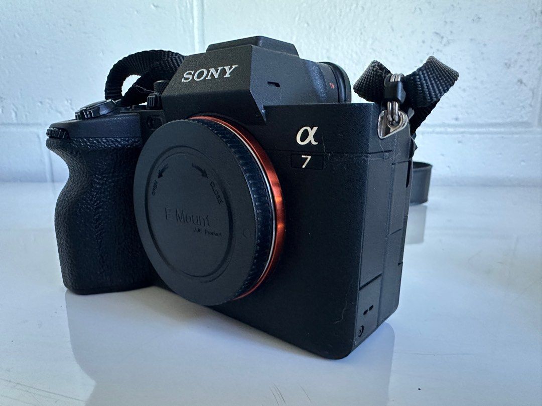 Sony A7iv ILCE-7M4 like new condition works perfect. Can sell with ...
