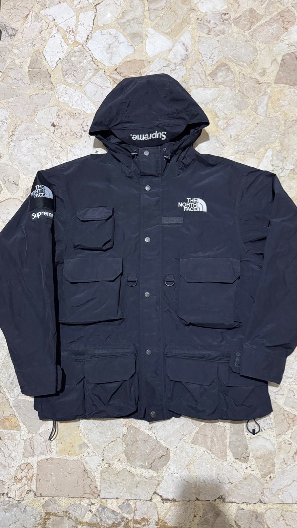 The north face x supreme cargo jacket black, Fesyen Pria, Pakaian ...