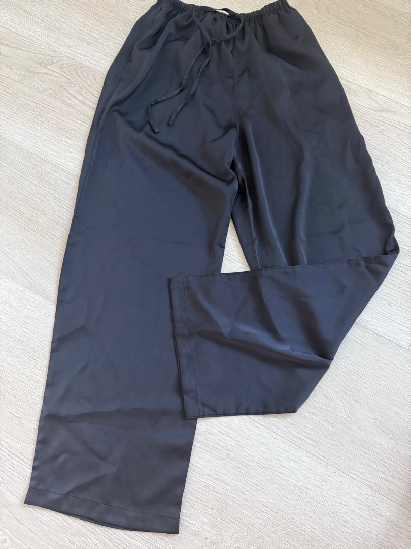 Uniqlo black polyester pants, Women's Fashion, Bottoms, Other Bottoms ...